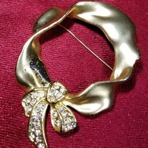 Jewelry | Vintage Golden Wreath Pin | Poshmark